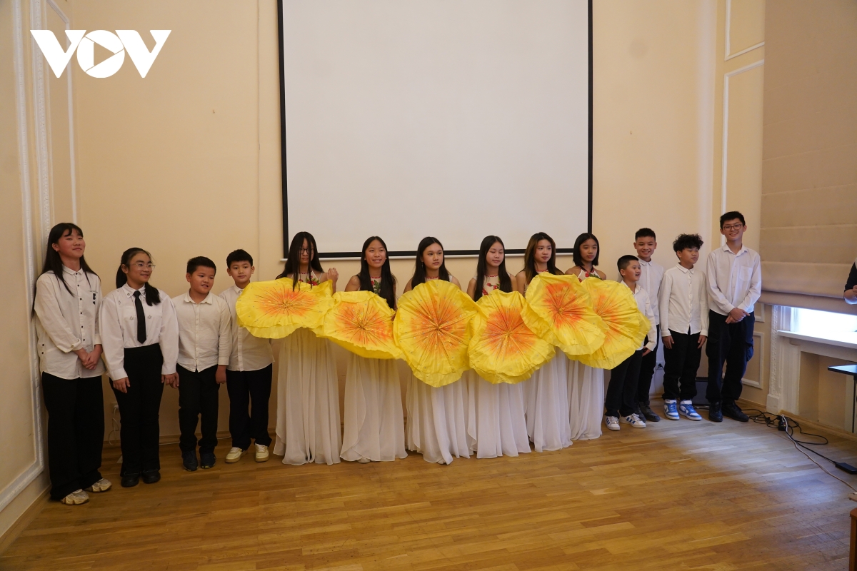 Ấm áp Ngày Nhà giáo Việt Nam 20/11 tại Nga qua chương trình “Tiếng Việt vui”